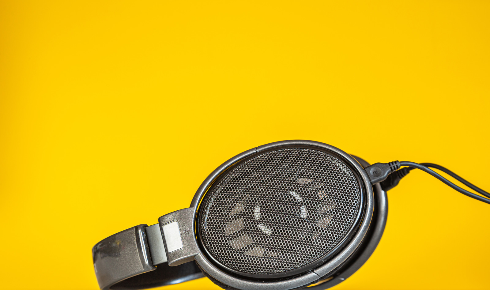 How Loud Is The Sound Leakage From Open Back Headphones SoundGearLab