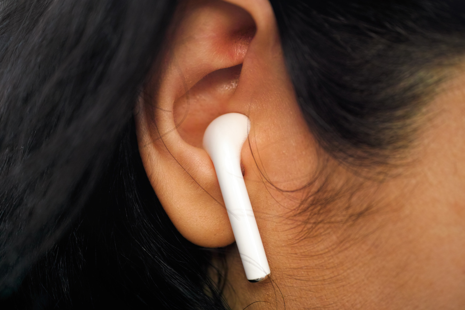 Earbuds vs. Headphones For Hearing Damage – What's Better For Your Ears ...