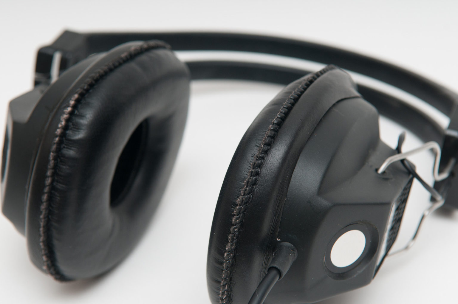 What Is Headphone Tuning? How Are Headphones Tuned? | SoundGearLab