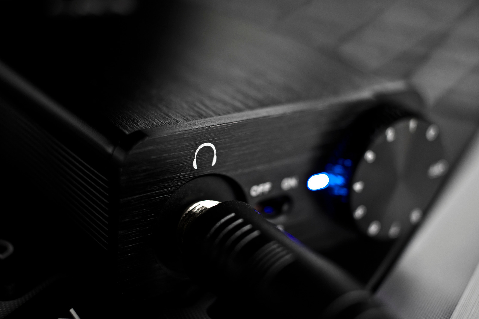 Line Out vs. Headphone Out: What's the difference? | SoundGearLab